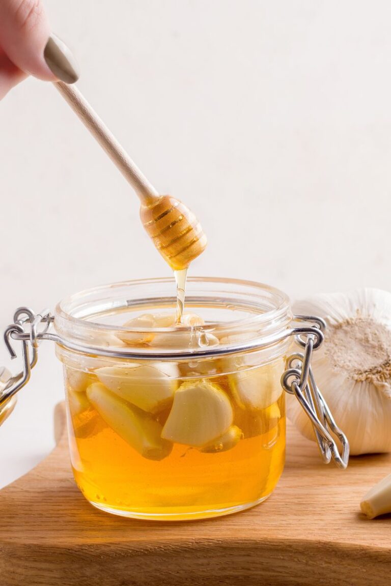 Fermented Garlic In Honey Benefits (With Easy Recipe)