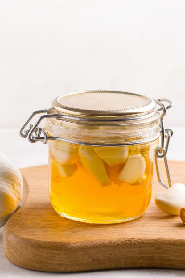 Fermented Garlic In Honey Benefits (With Easy Recipe)