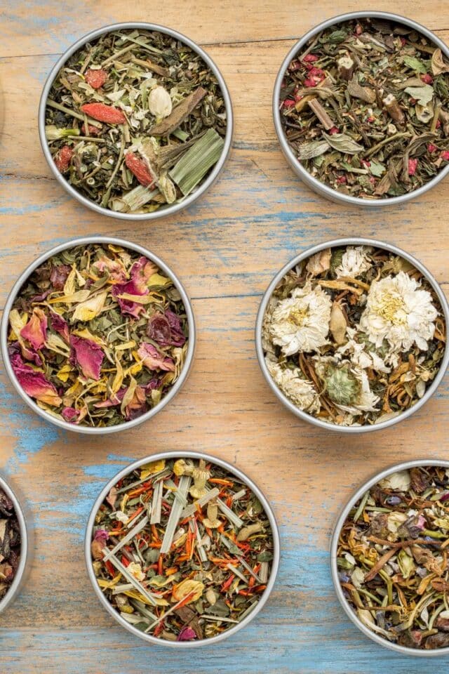 How To Smoke Herbs (With 3 Herbal Smoking Blends)